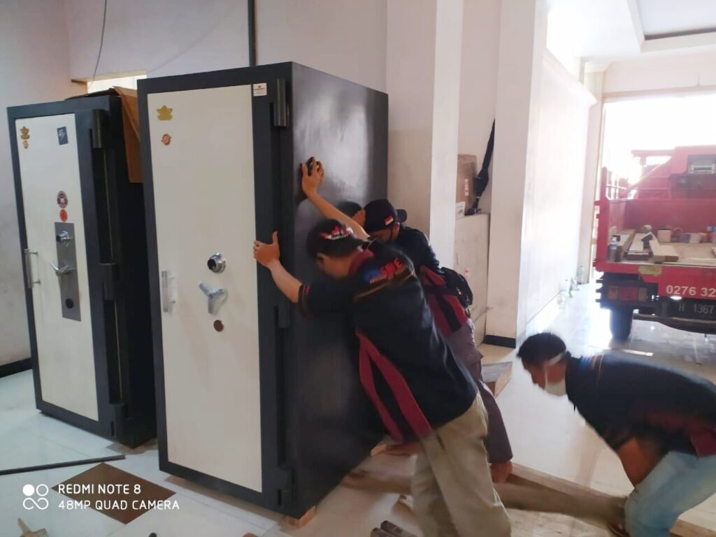 Jasa Pindah Lemari Besi dan Brankas Besi Di Solo – DISTRIBUTOR UTAMA ...